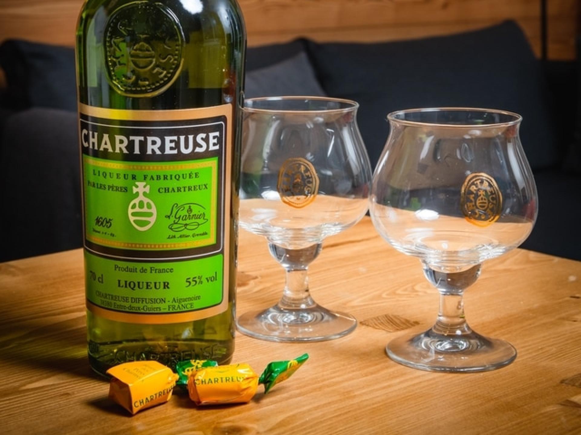 Liqueur de Chartreuse Verte : coffrets et produits dérivés | Site ...